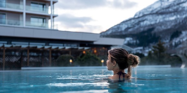 Hotel Alexandra i Loen | Et tradisjonsrikt hotell i Loen, Stryn
